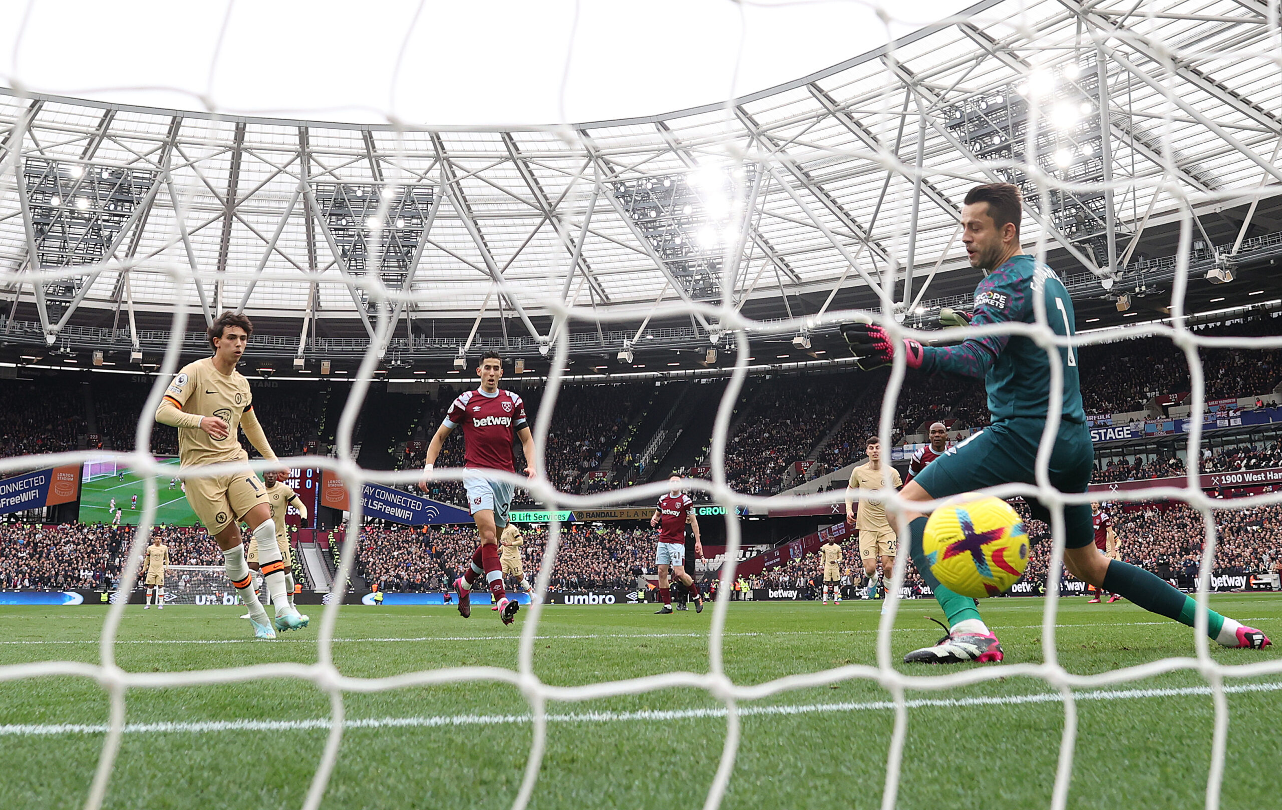 João Félix marca, mas Chelsea cede empate para o West Ham United - O ...