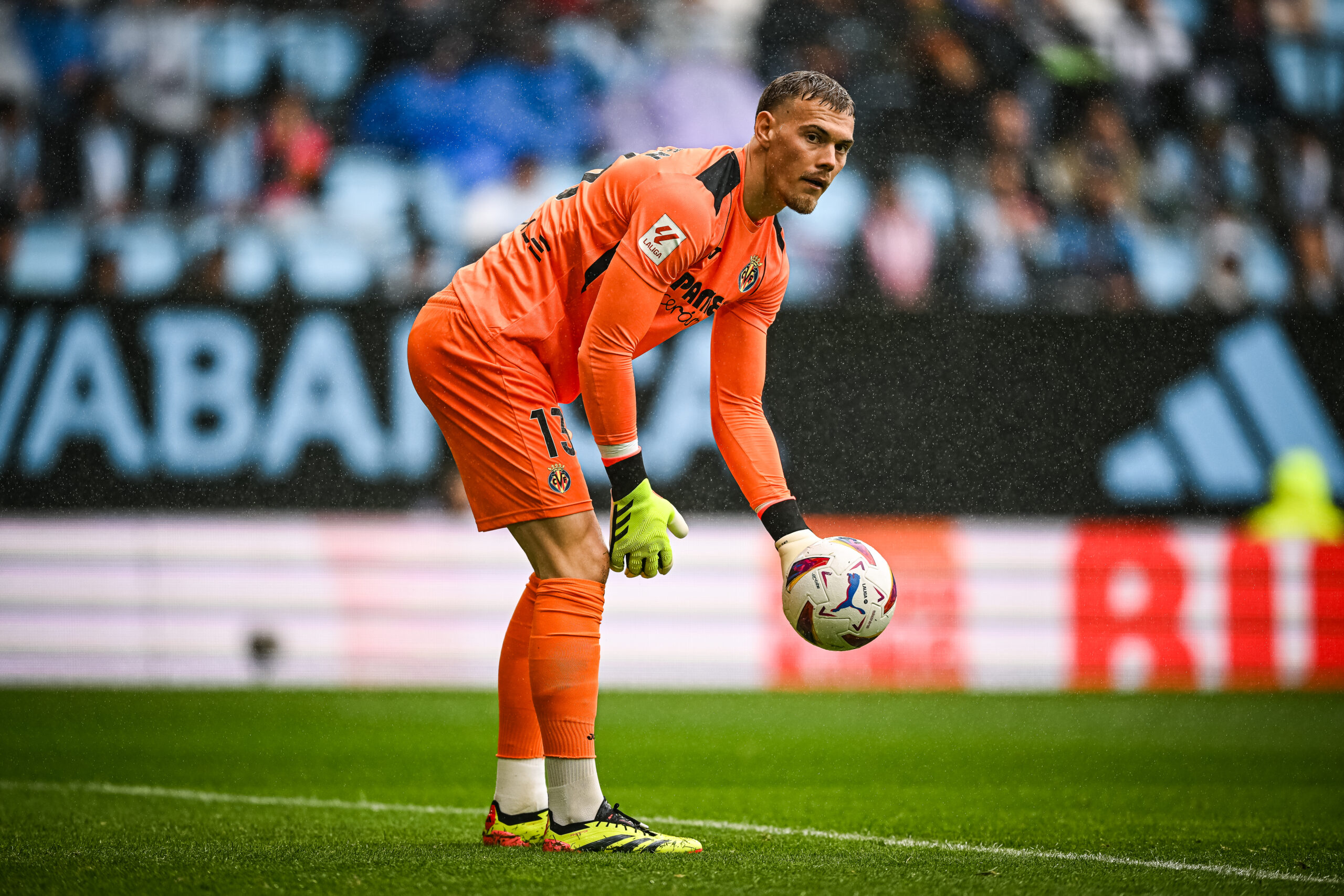 Chelsea chega a acordo com representantes do goleiro Filip Jorgensen e ...