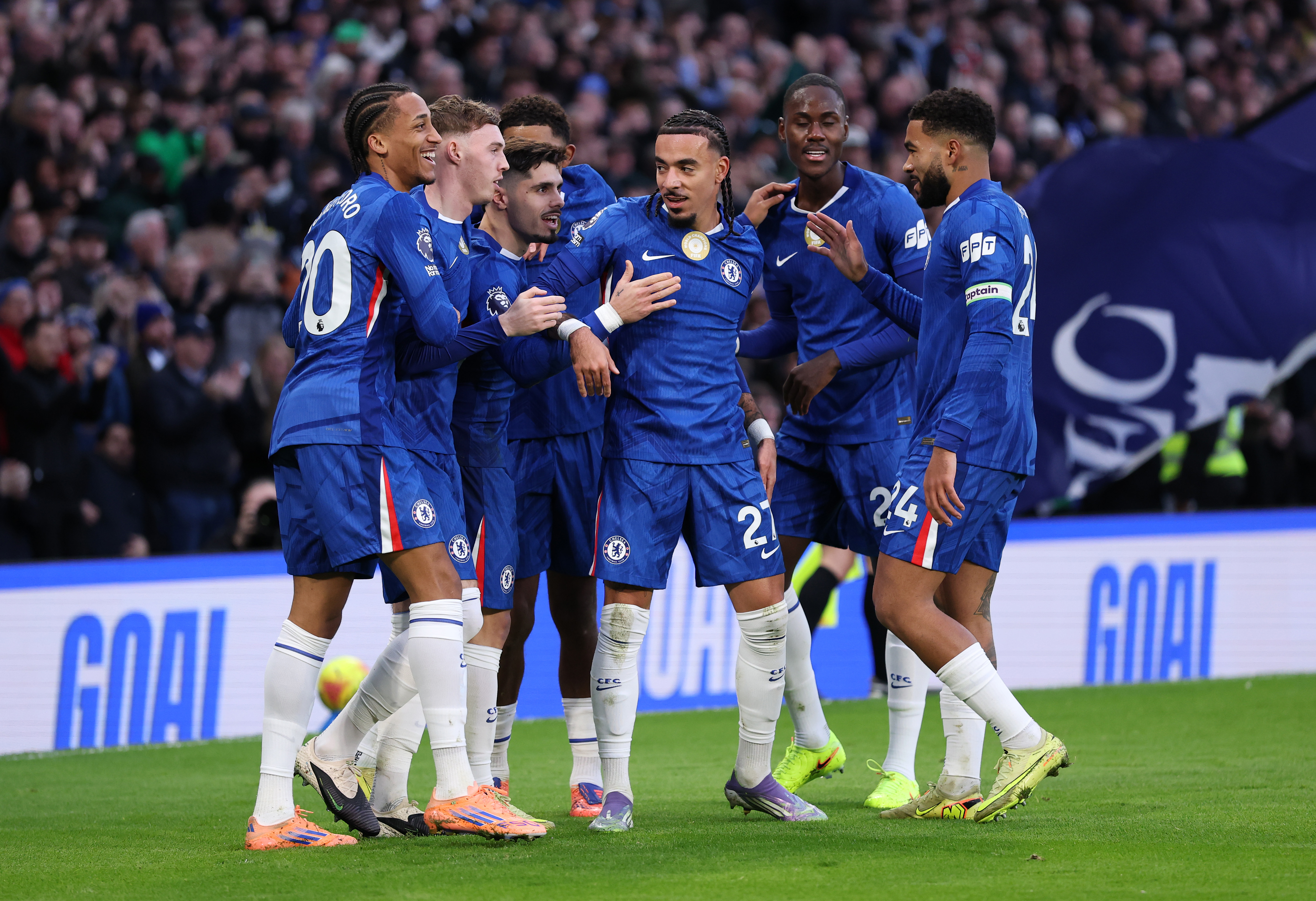 Cole Palmer volta a marcar, Chelsea vence o Everton em casa e volta ao ...