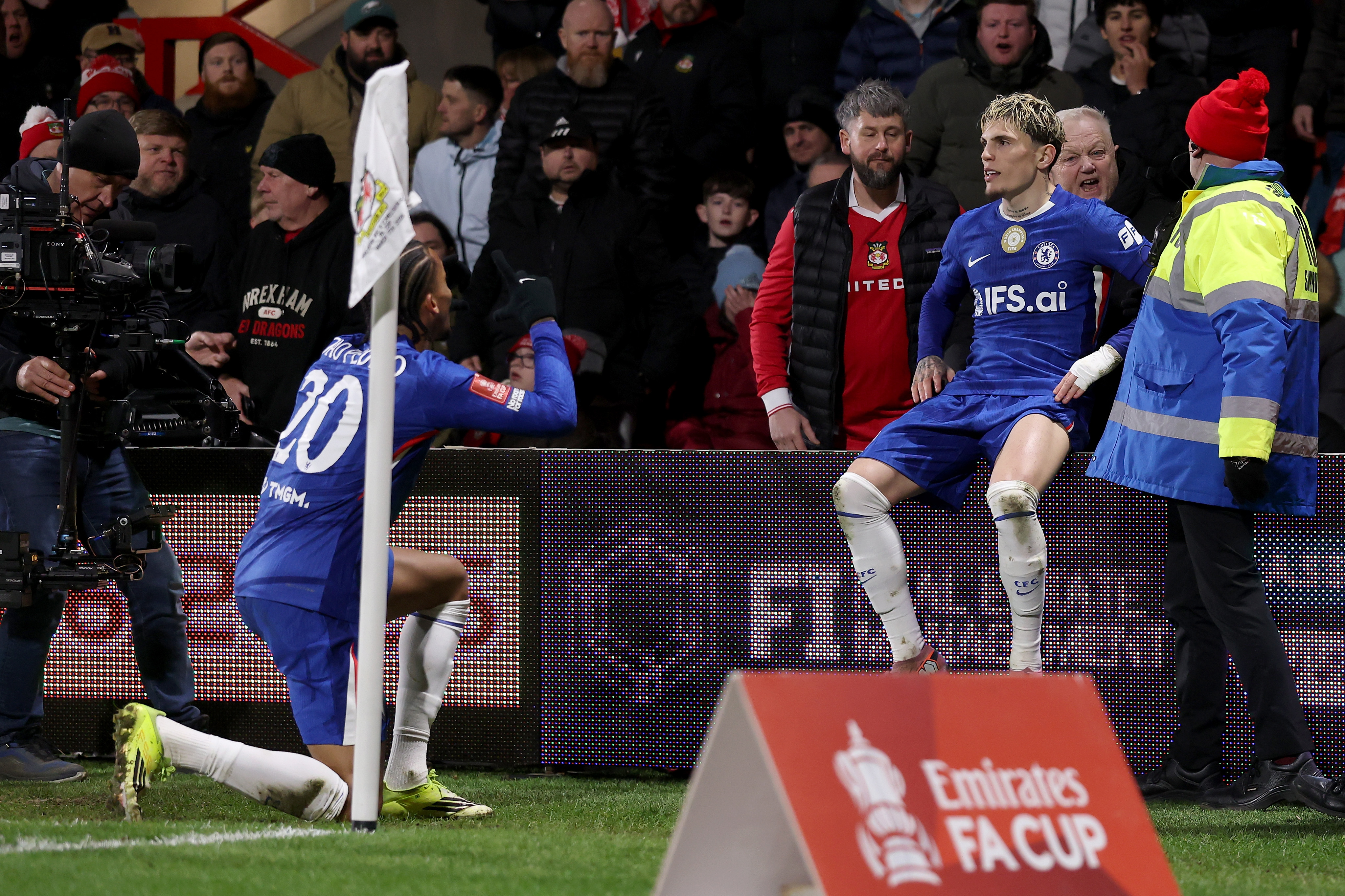 Chelsea sai atrás, toma susto, mas busca virada na prorrogação e goleia ...
